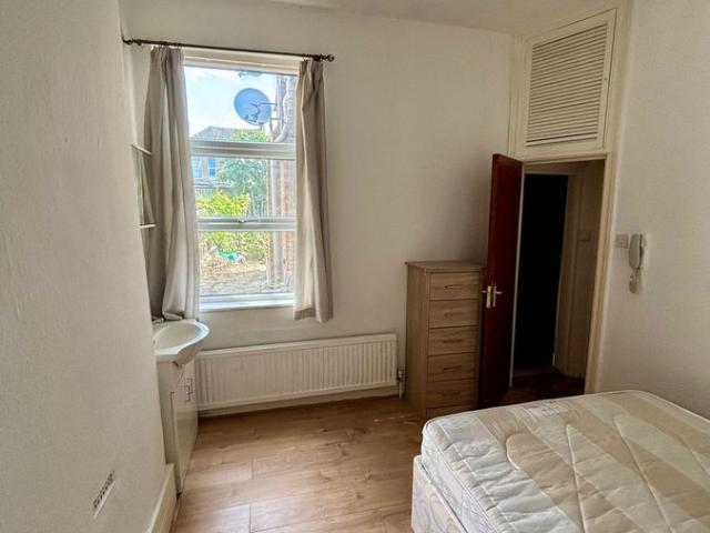 Sylvan Avenue N22, Studio to rent, £1,000 pcm | PrimeLocation