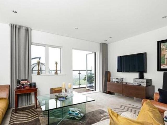Sylvan Hill, Crystal Palace, 3 Bedroom Apartment