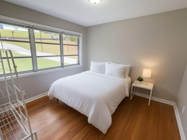 Sylvan Hills Home, a 5 minute walk to transit stop