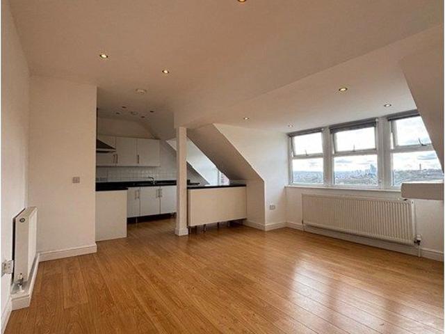 Sylvan Road, Crystal Palace SE19, 2 bed flat to rent, £1,700 pcm | PrimeLocation