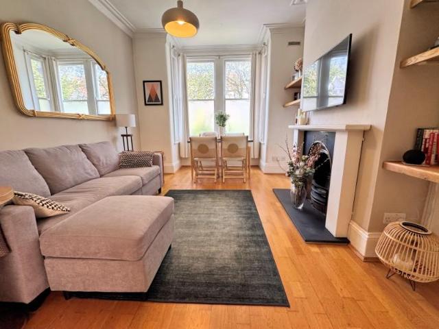 Sylverster Road, East Finchley, N2 1 bed flat to rent £1,800 pcm £415 pw